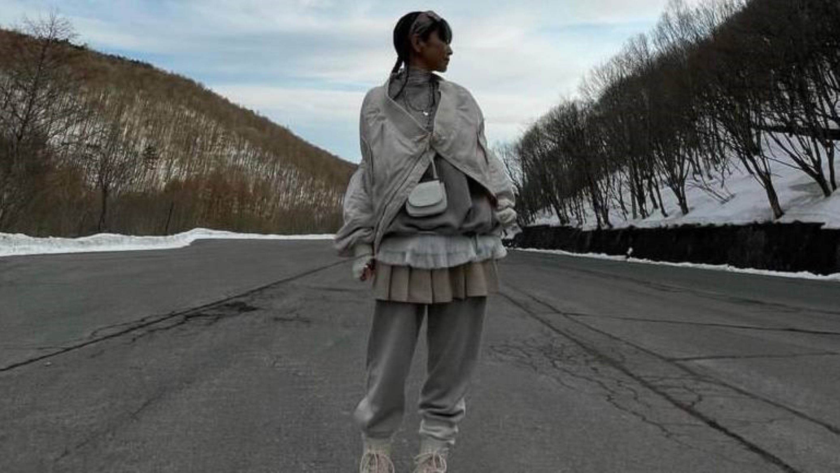 Юбка поверх брюк: как и с чем носить самый странный модный тренд этой осени